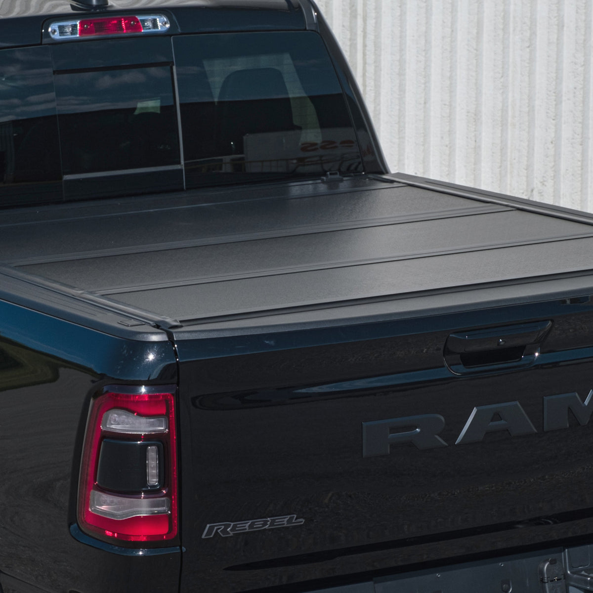 U-Guard Low Profile Flip up Tonneau Cover (Chev / GMC Silverado / Sier ...